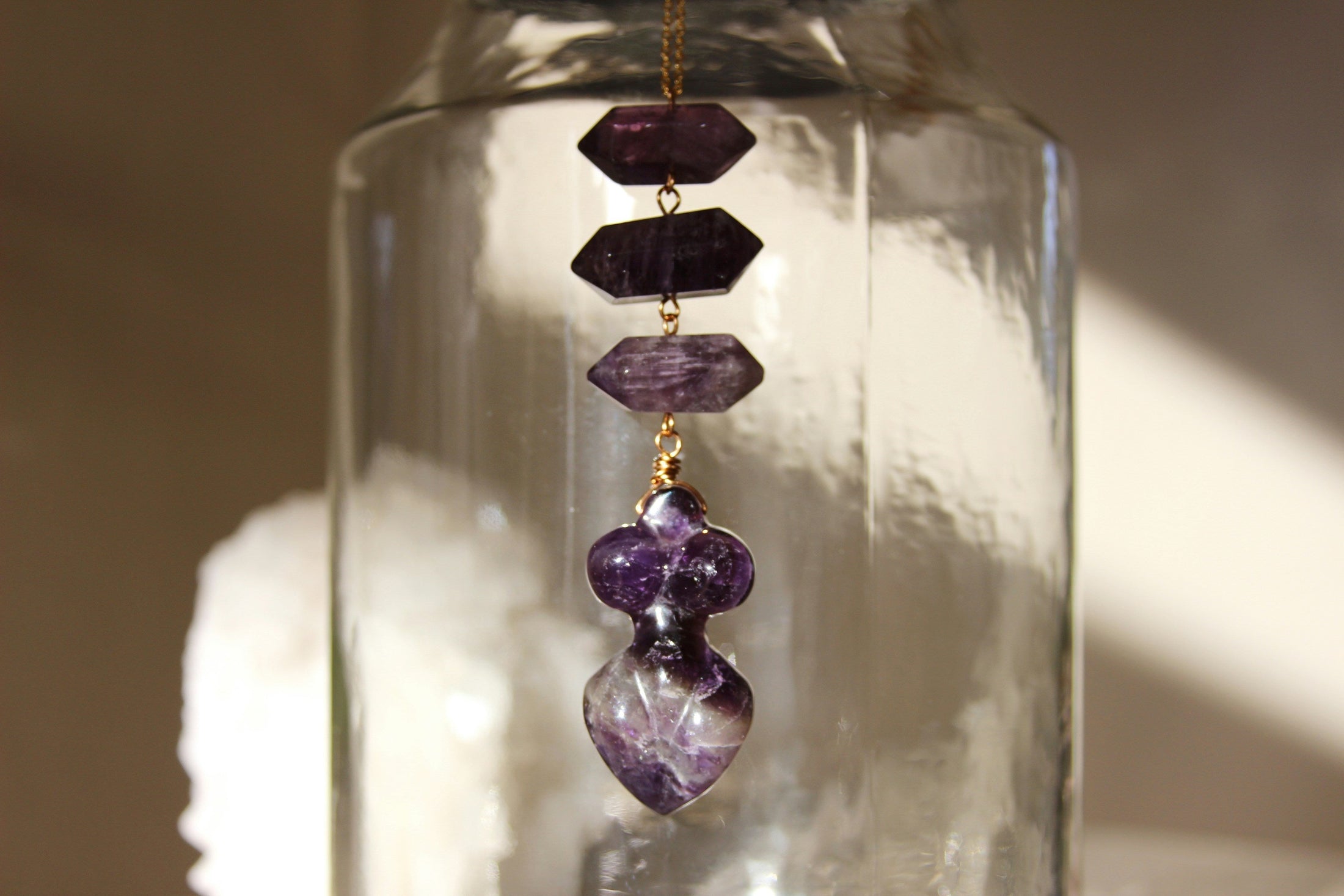 What Color Is the Aquarius Birthstone? Garnet & Amethyst - H.L.Jewelry
