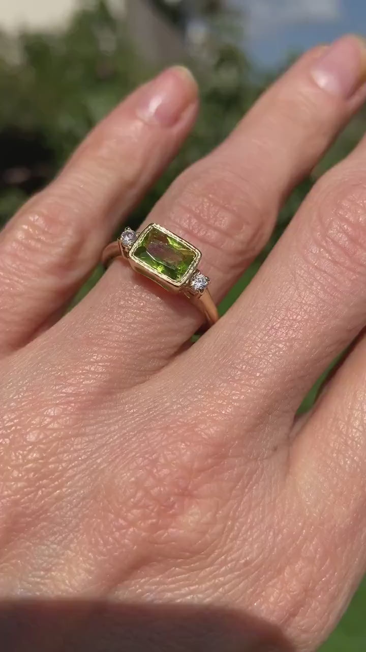 East-Weast Octagon Peridot Ring August Birthstone - H.L.Jewelry